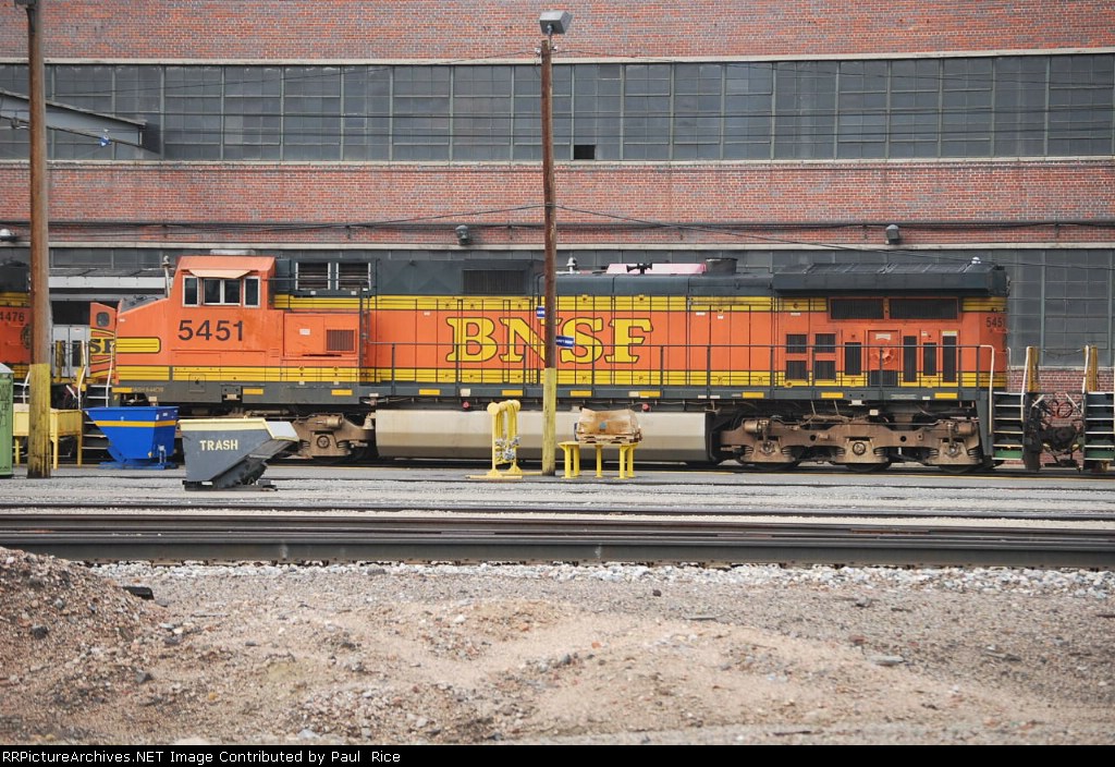 BNSF 5451